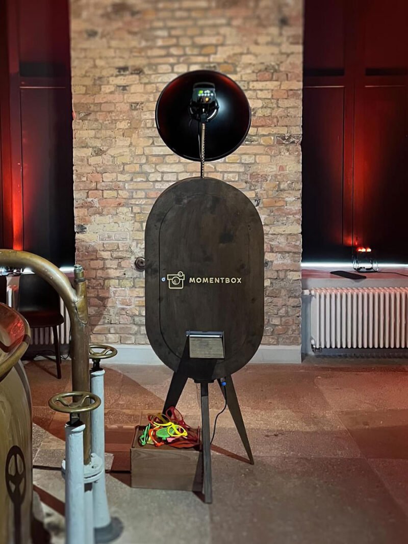 Oval Photo Booth | Boothcrafts - Photobooths